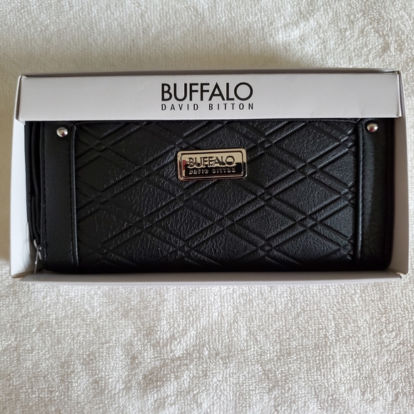 Buffalo David Bitton | Bags | Buffalo David Bitton Womens Wallet | Poshmark